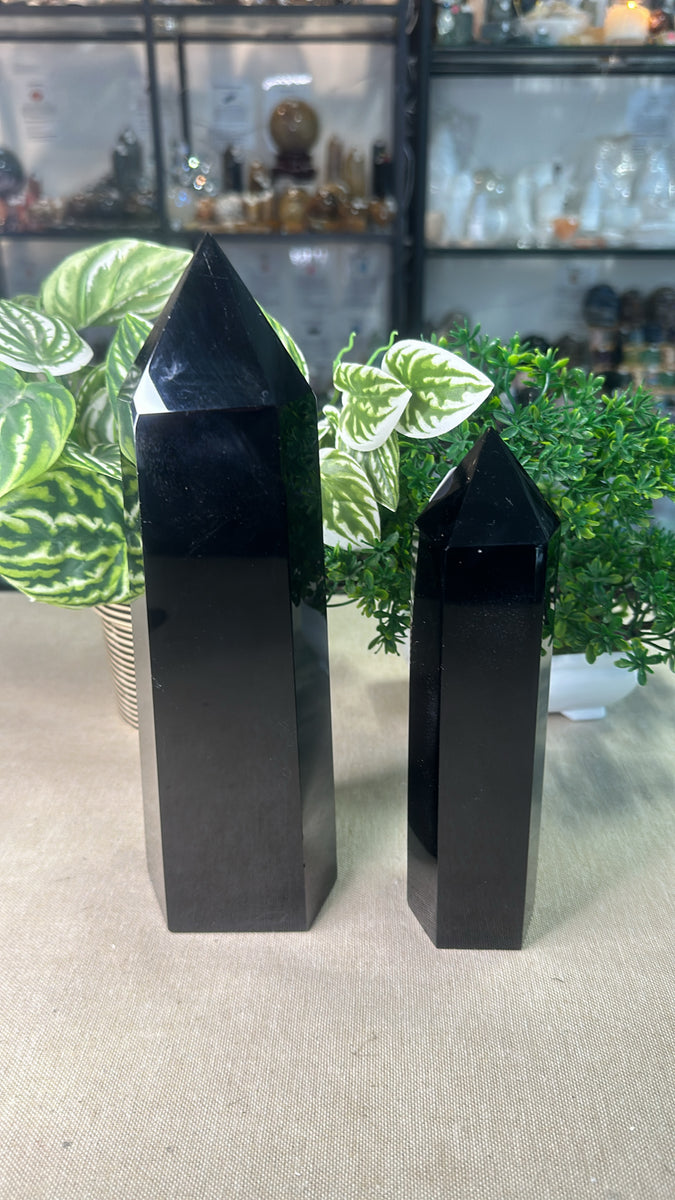 Obsidian Towers – Infinity Crystals by Moana