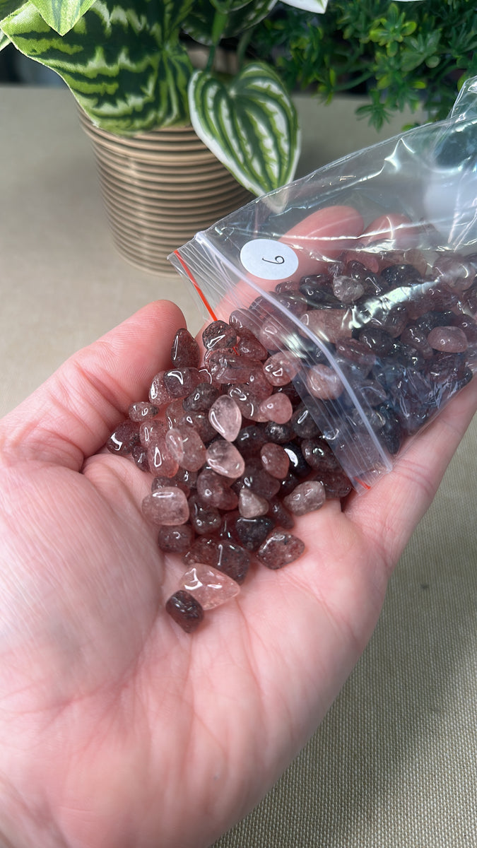 Strawberry Quartz Chips – Infinity Crystals by Moana